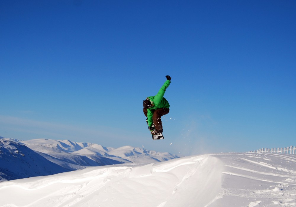 Snowboarding in Glenshee Scotland